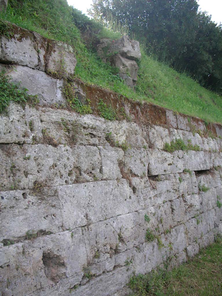 Walls on the east side of Pompeii, May 2010. Detail of City Walls near Tower VI, looking north ...